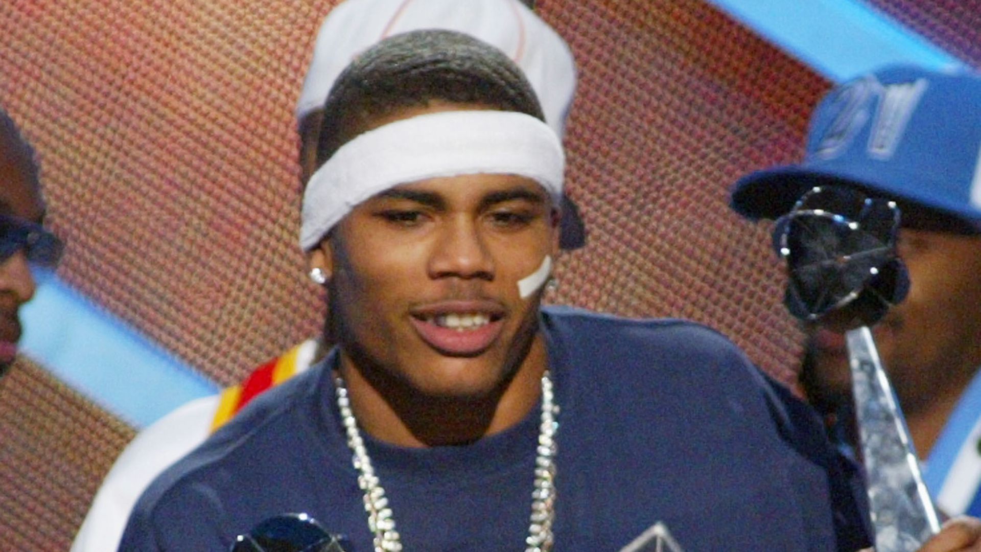 Meth, Gras und Waffen: Rapper Nelly wurde verhaftet! | Promiflash.de