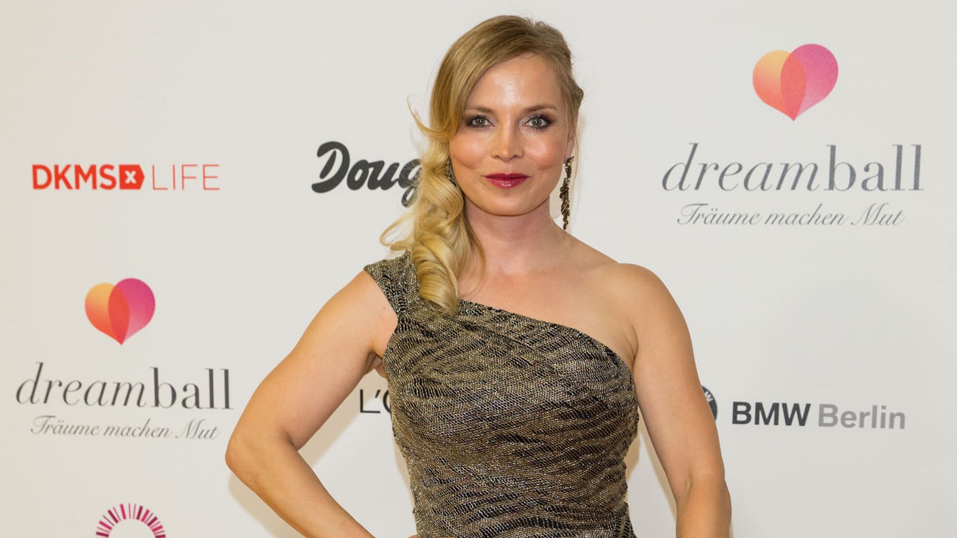 Regina Halmich | Promiflash.de