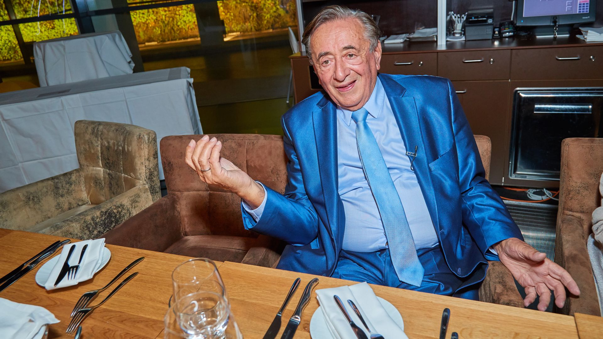 Nach Blitz-Scheidung: Richard Lugner will keinen Rosen-Krieg ...