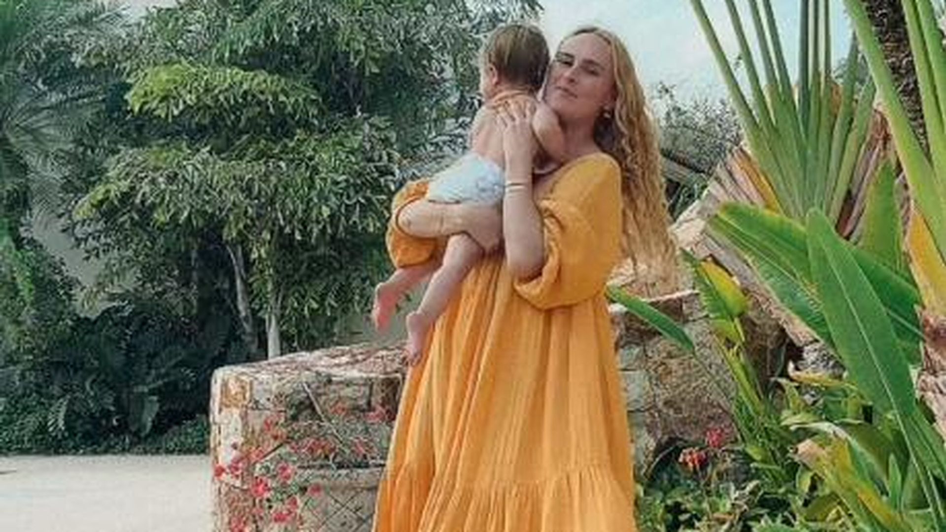 "Sonnenschein": Rumer Willis teilt süßes Video mit Louetta!