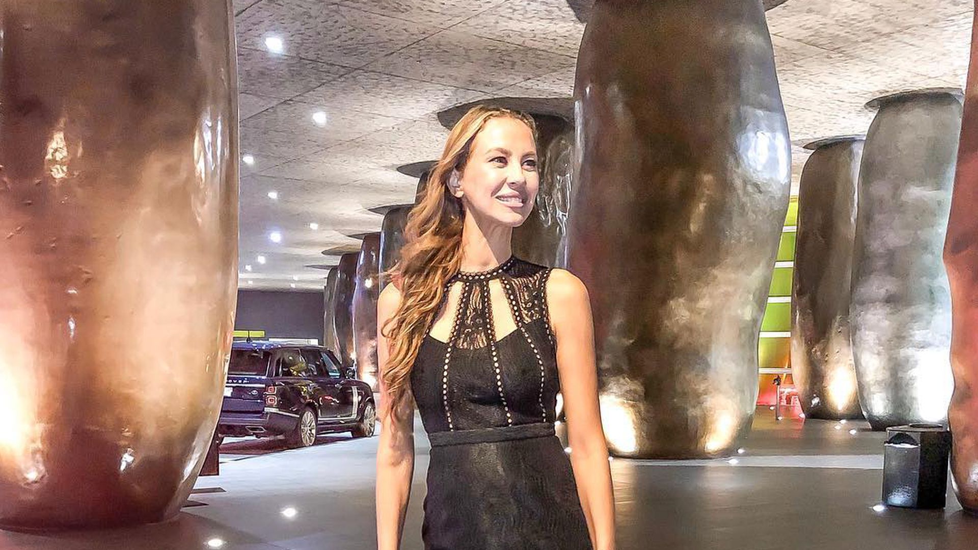 Mega Wow-Auftritt: Sandy Meyer-Wölden im kleinen Schwarzen | Promiflash.de