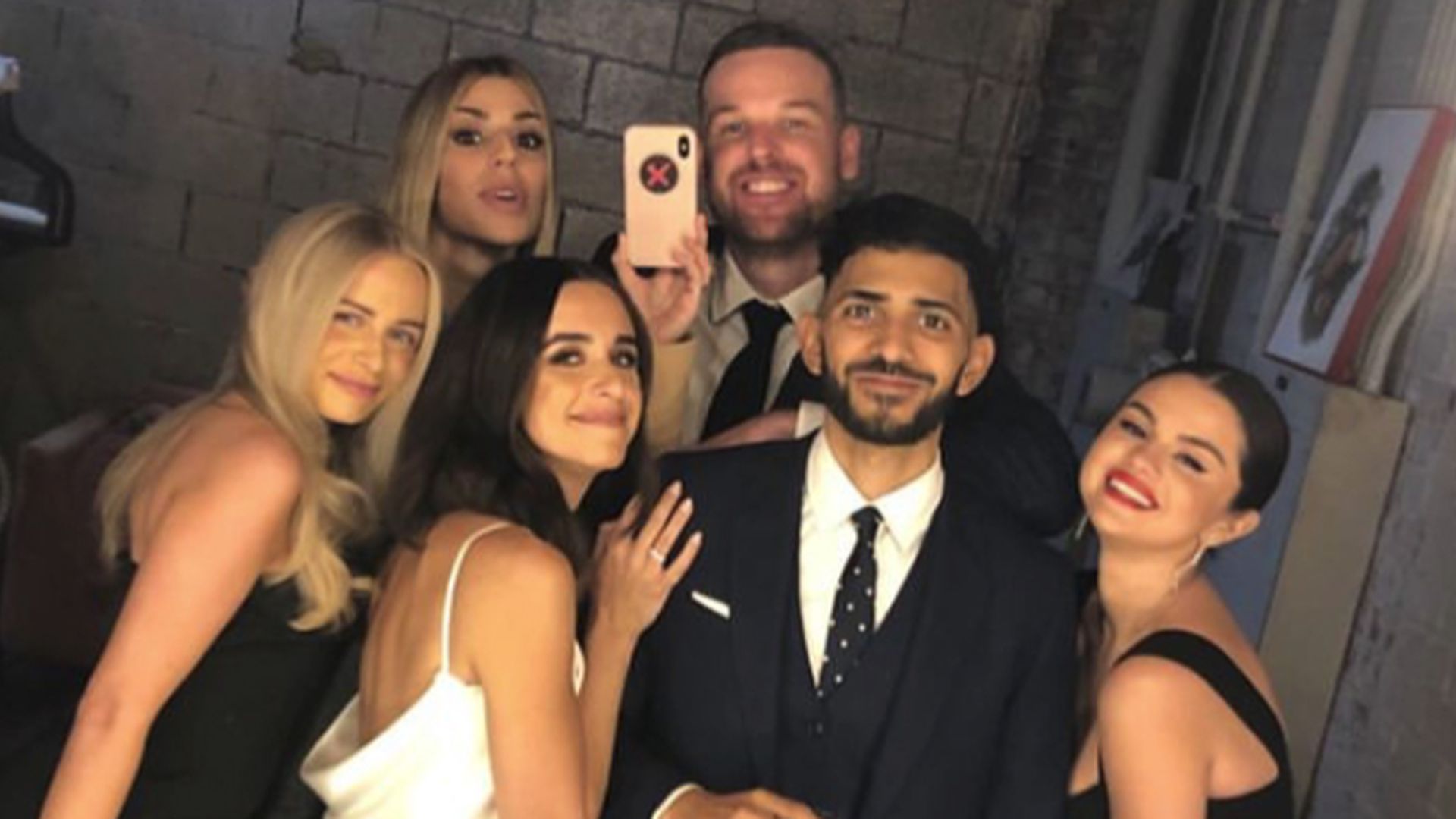 Brautjungfer Selena Gomez: Ihre BFF Courtney hat geheiratet | Promiflash.de