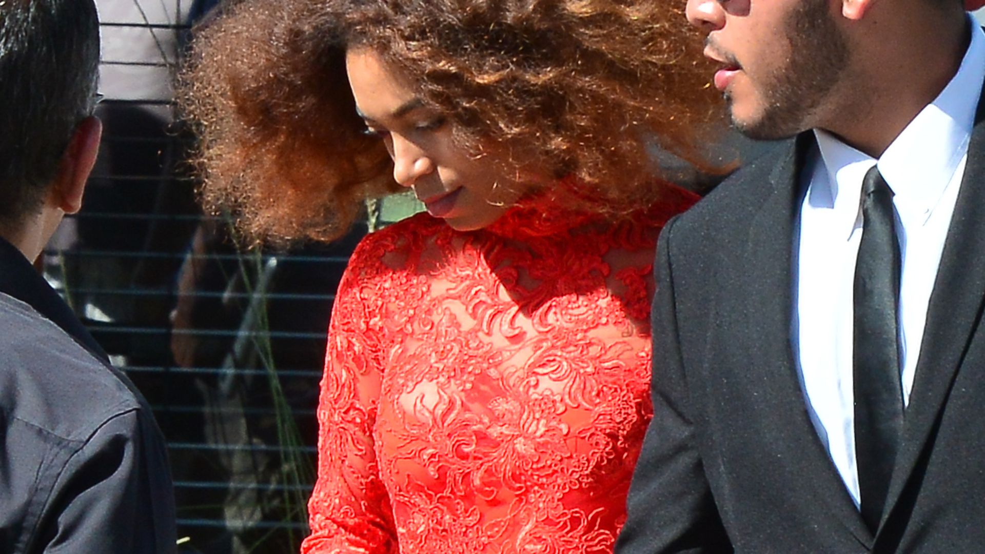 Coachella-Fail: Wie läuft Solange Knowles denn bloß rum? | Promiflash.de