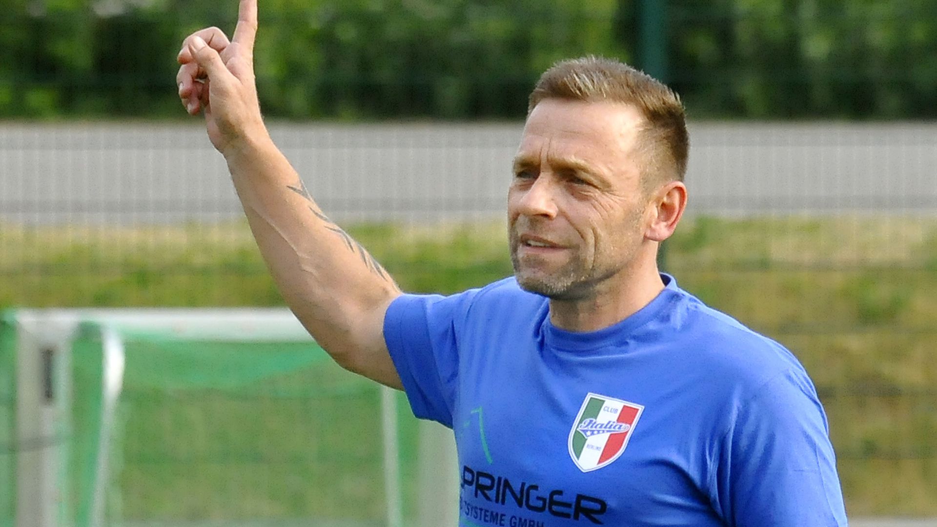 Dschungelkönig Fußball: Kickt sich Thomas Häßler nach oben? | Promiflash.de