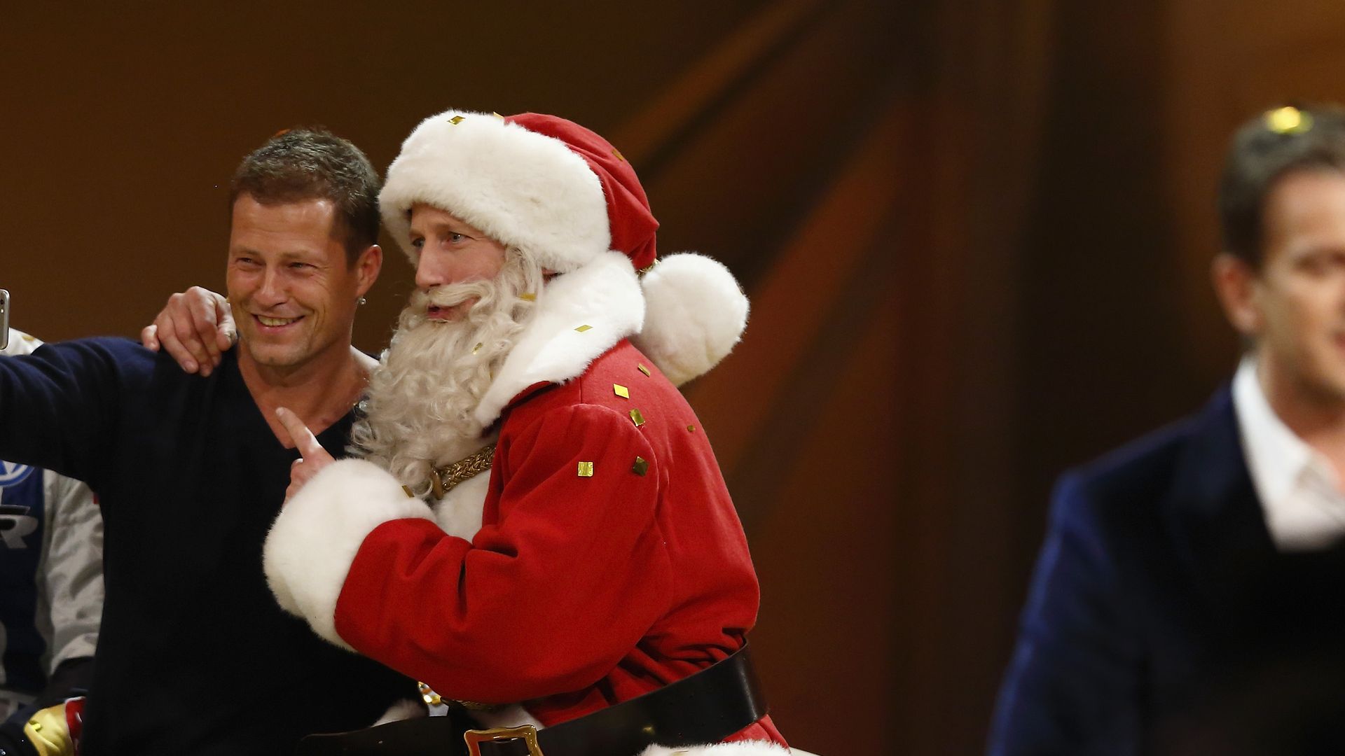 Mit Bart & Kippe: DAS ist Wotan Wilke Möhring!