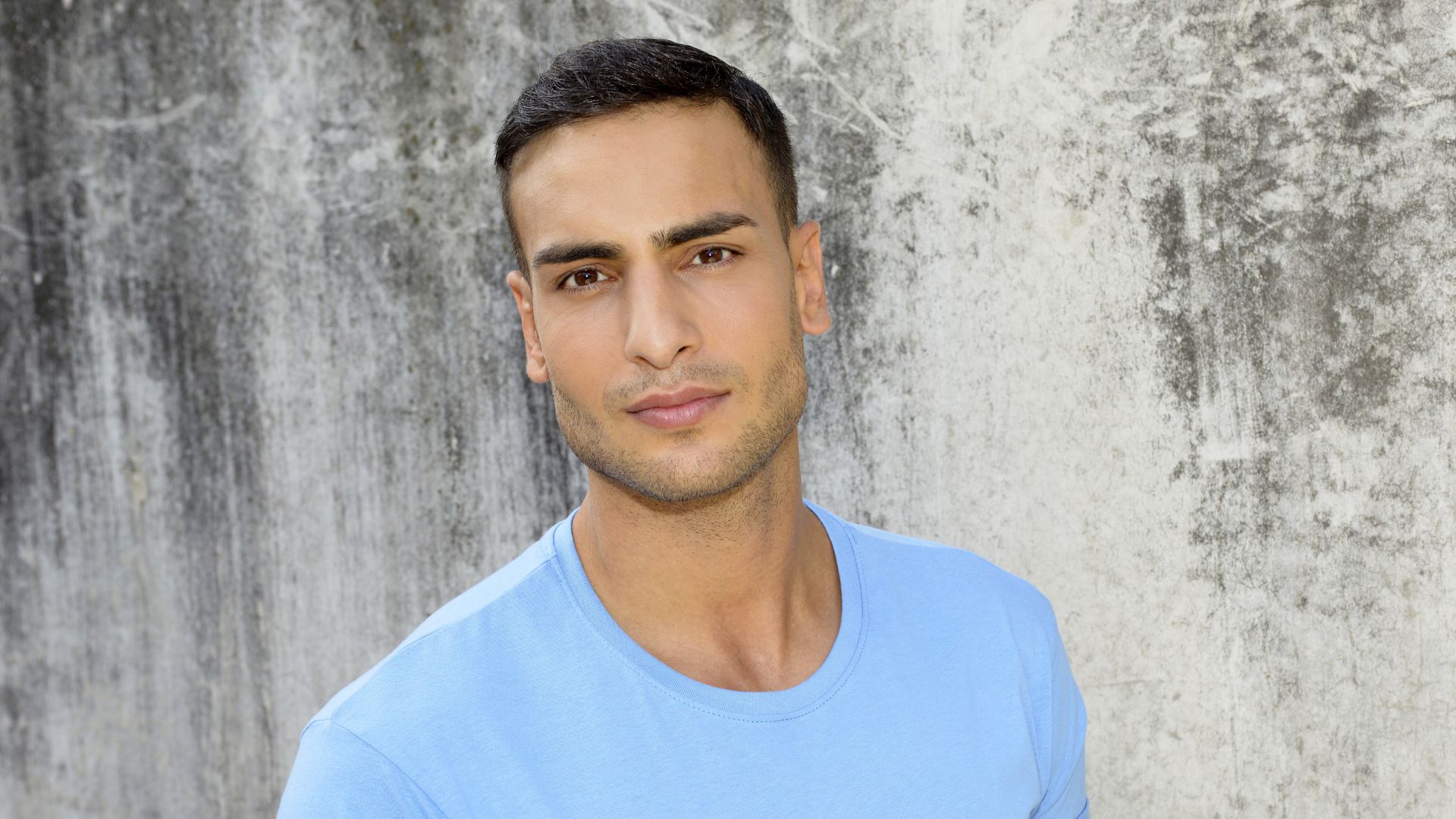 Ohne Boxershorts auf Red Carpet: GZSZ-Timur im Umzugsstress ...