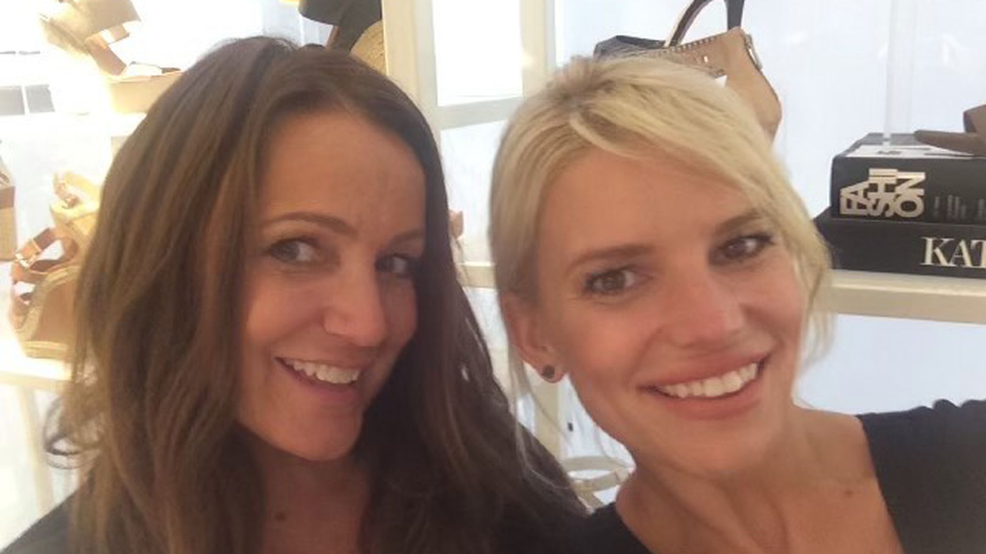 "Das ist deine Mum?": Jessica Simpson posiert mit Mama Tina