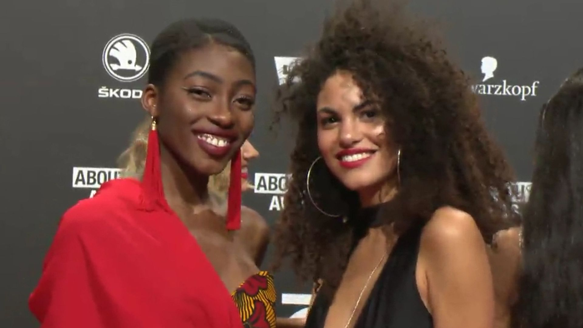 Bei ABOUT YOU Awards: GNTM-Girls schnuppern Red-Carpet-Luft | Promiflash.de