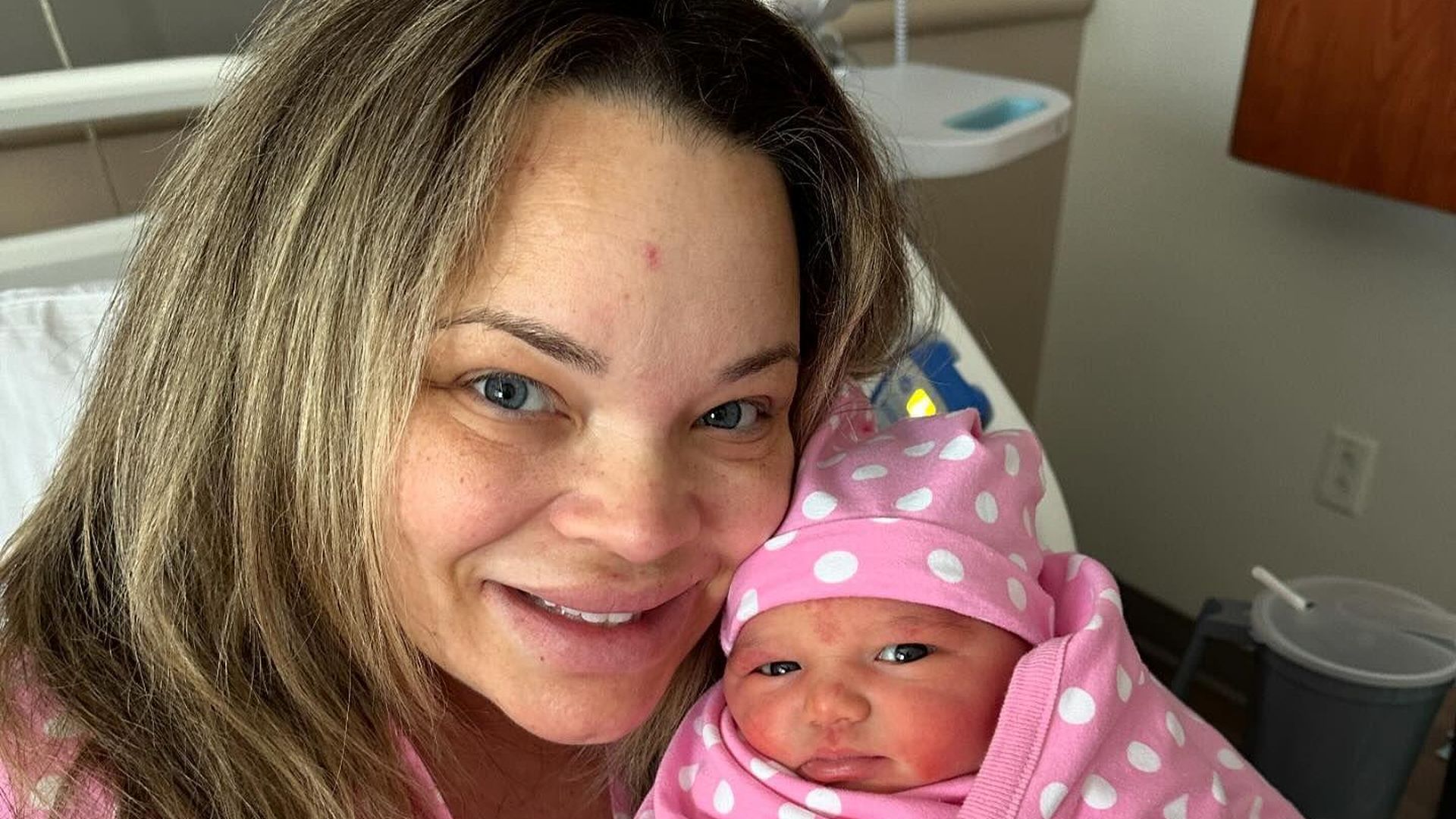 Süße Fotos: Trisha Paytas' Baby Elvis ist auf der Welt!