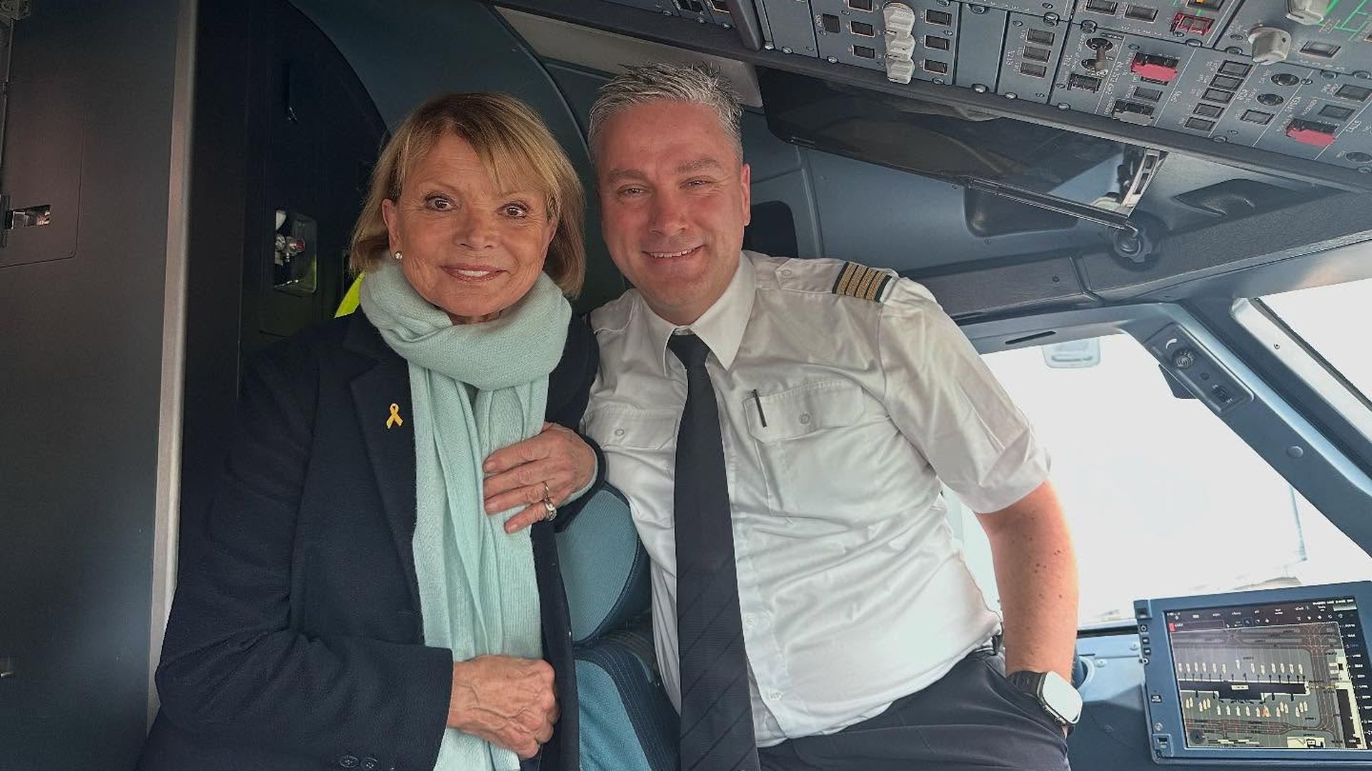 Uschi Glas trifft ihren Seriensohn nach 33 Jahren im Cockpit