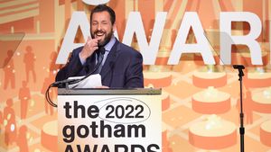 Edel: Adam und Jackie Sandler strahlen auf dem roten Teppich ...