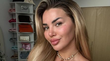 Hochschwangere Sonny Loops und Jamie Birrell sind verlobt