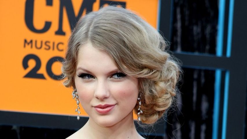 Video: Taylor Swift rappt mit T-Pain! | Promiflash.de