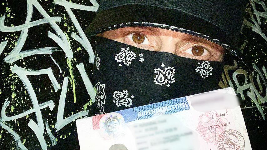 Rapper AK Ausserkontrolle wird doch nicht abgeschoben! | Promiflash.de