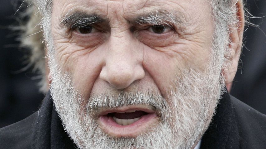 Zehen abgestorben: Film-Star Carl Schell braucht Not-OP! | Promiflash.de