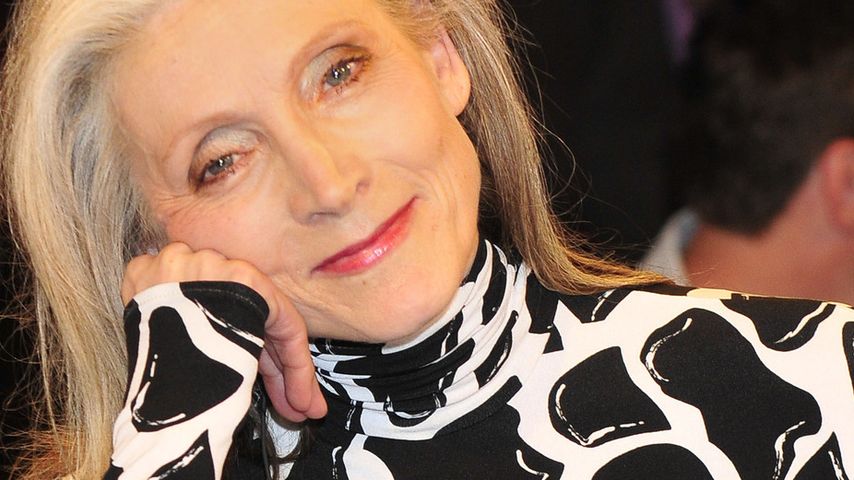 Model Eveline Hall (66) steht auf jüngere Männer | Promiflash.de