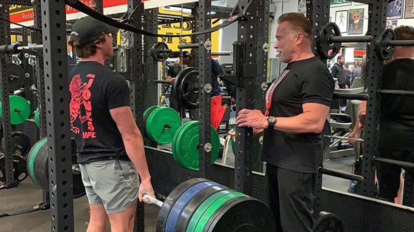 Mucki-Duo: Arnold Schwarzenegger trainiert seinen Sohn Joe! | Promiflash.de