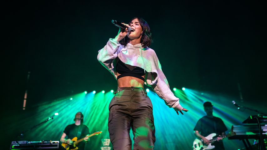 Bei Bühnen-Crash: Lena Meyer-Landrut verliert "halben Zahn" | Promiflash.de