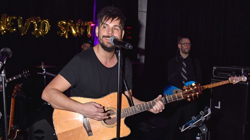 "So ehrlich": Promis feiern Nevio Passaros Song "Viel mehr" | Promiflash.de