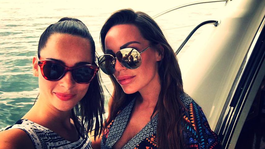 Nicht mehr auf Kriegsbusen: Micaela & Gina-Lisa versöhnt! | Promiflash.de