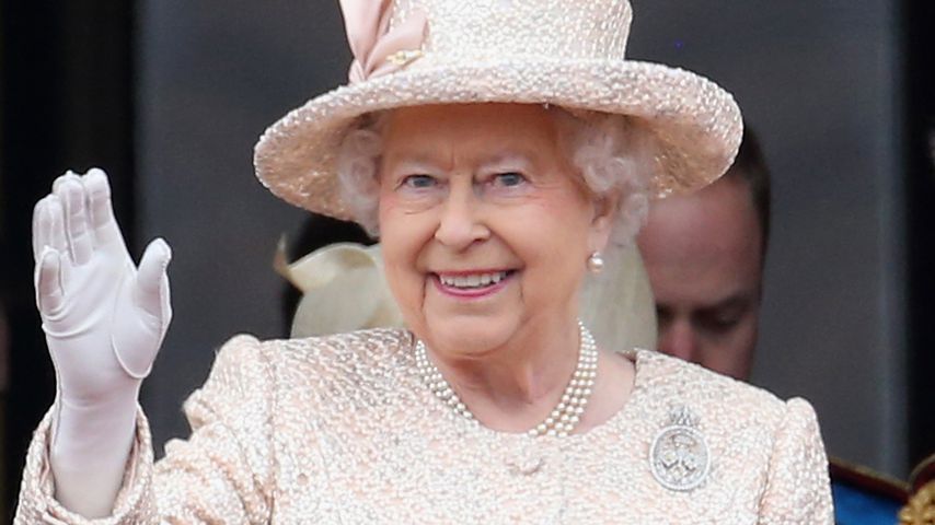 Falls ihr Arm müde wird? Die Queen hat eine Winke-Maschine! | Promiflash.de