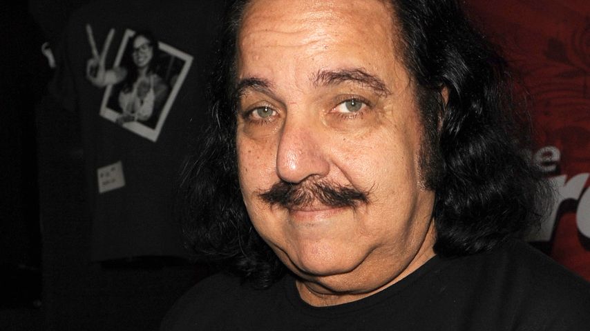 Porno-Star Ron Jeremy auf Intensivstation! | Promiflash.de