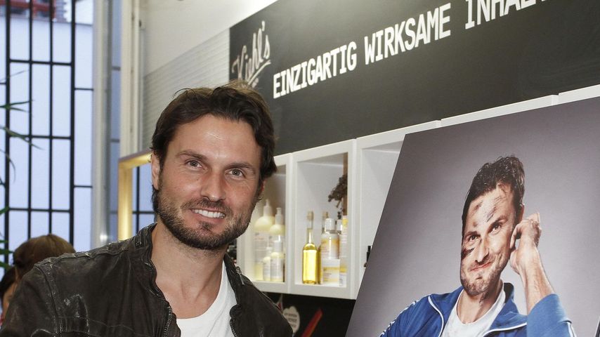 Simon Verhoeven ist wieder Single | Promiflash.de
