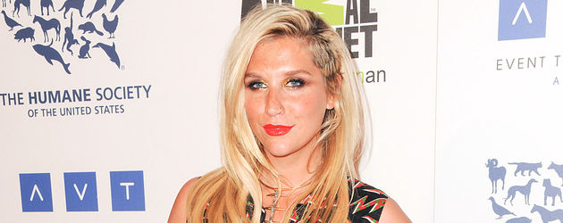 Ke$ha zeigt ihr neues Tattoo - auf der Unterlippe! | Promiflash.de