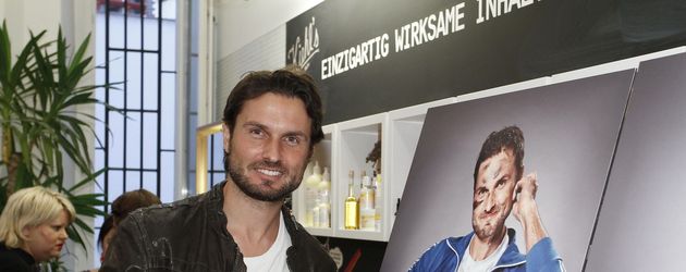 Simon Verhoeven ist wieder Single | Promiflash.de